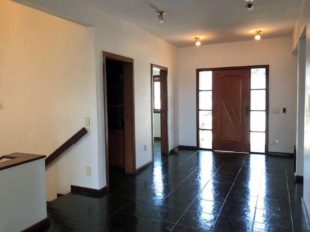 4 Dormitórios / 2 Suites Vista maravilhosa com muita privacidade! Lareira, piscina e salão festas!.