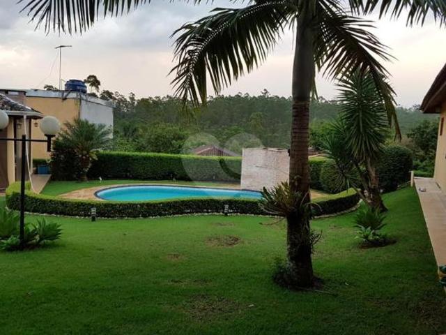 4 dormitórios, 3 vagas Casa de Campo