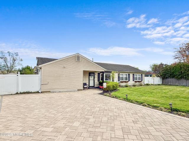 4 Douglas Drive