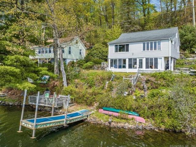 4 E Shore Rd, Ellington, CT 06029