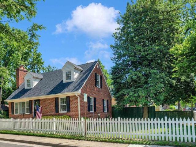 4 E Walnut Street