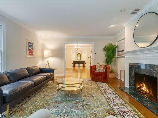 4 Edward Shippen Ln