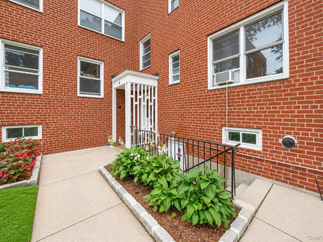 4 Edwards St 1E