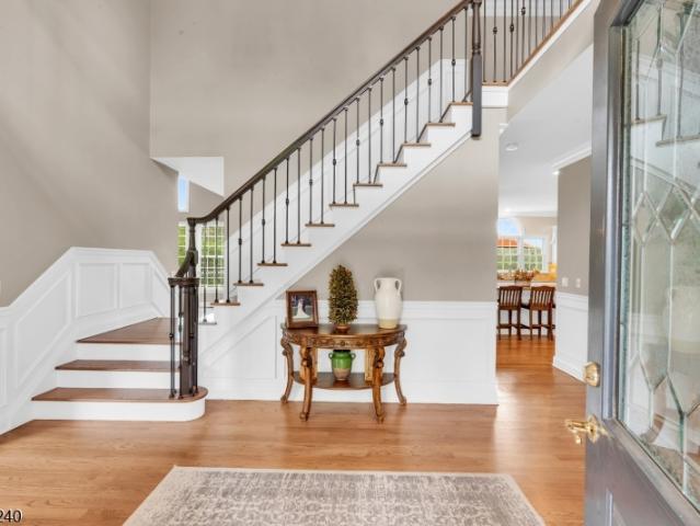4 Elaine Ct