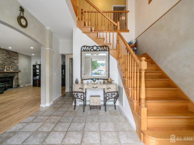4 Elm Court