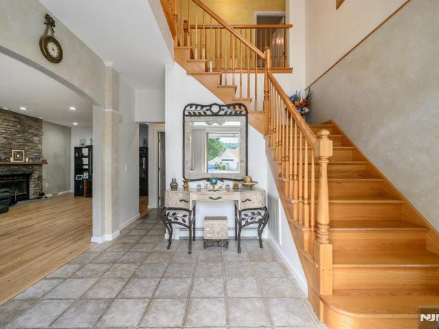 4 Elm Court