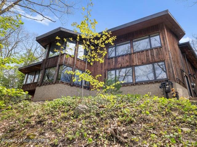 4 Elmhurst Blvd, Scranton, PA 18505