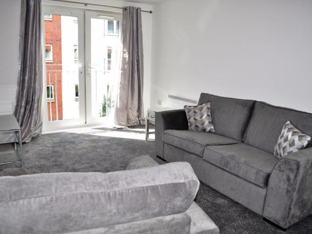 4 Elmira Way, Salford Quays, Salford M5, 2 bed flat to rent, £1,200 pcm | PrimeLocation