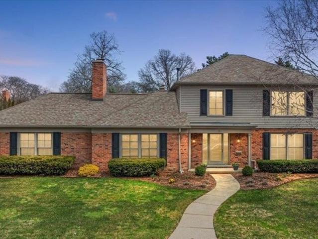 4 Elmsleigh Ln, Grosse Pointe, MI 48230
