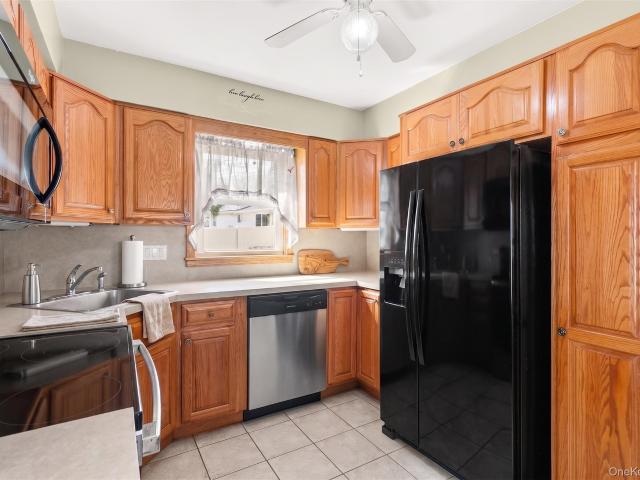 4 Erlwein Court