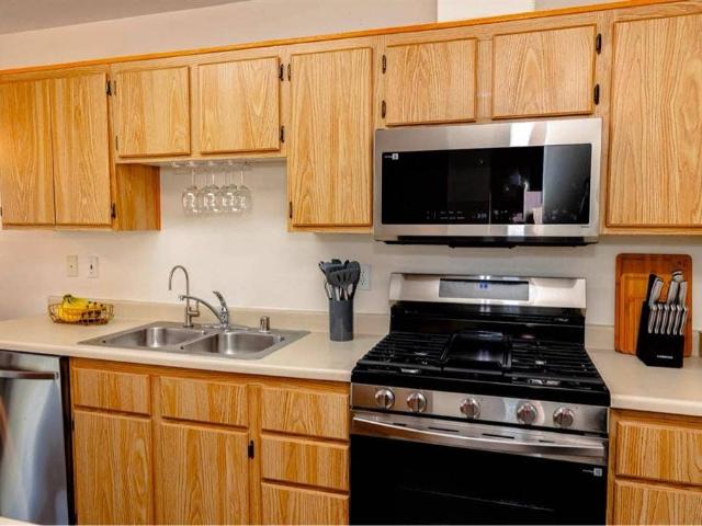4 Furnished Rooms for Rent at SW