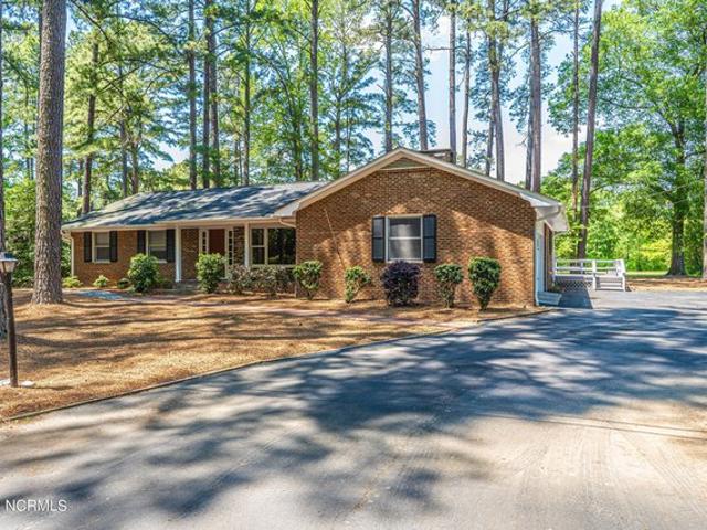 4 Fairway Ln, Whispering Pines, NC 28327