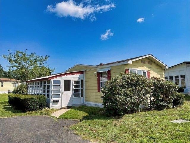 4 Fair Ln, Westfield, MA 01085
