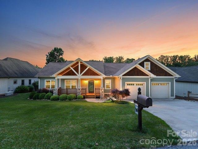 4 Farm Pond Ln, Candler, NC 28715