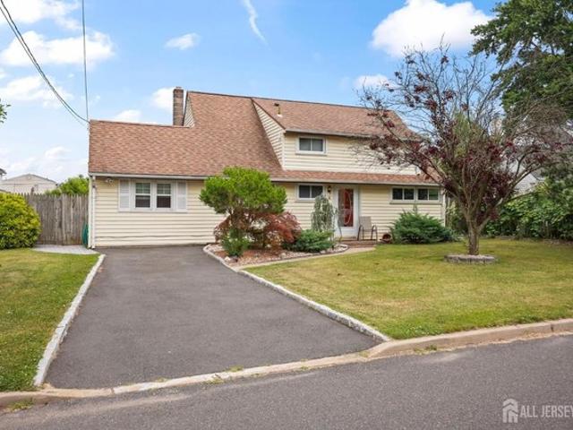 4 Farmbrook Dr, Old Bridge, NJ 08857