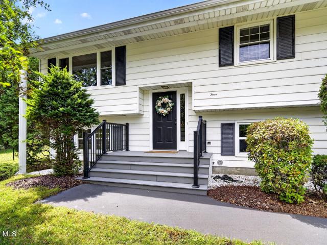 4 Farmingdale Road