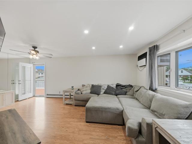 4 Farragut Avenue