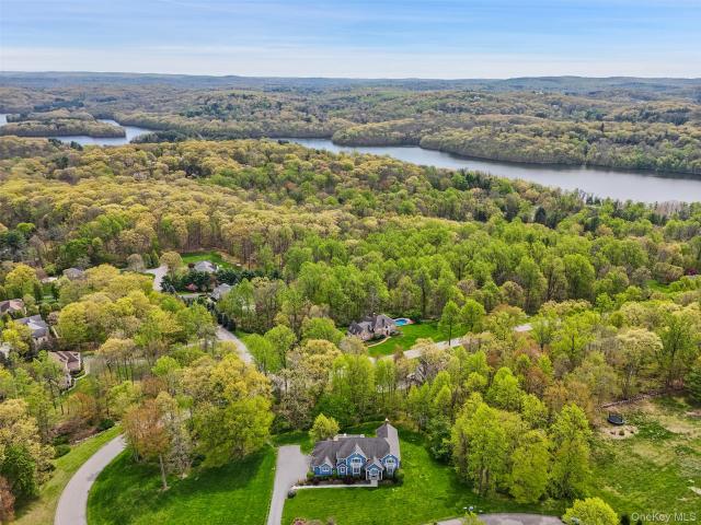 4 Fieldstone Drive