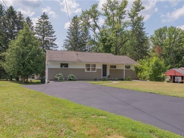 4 Fineview Dr, Utica, NY 13502