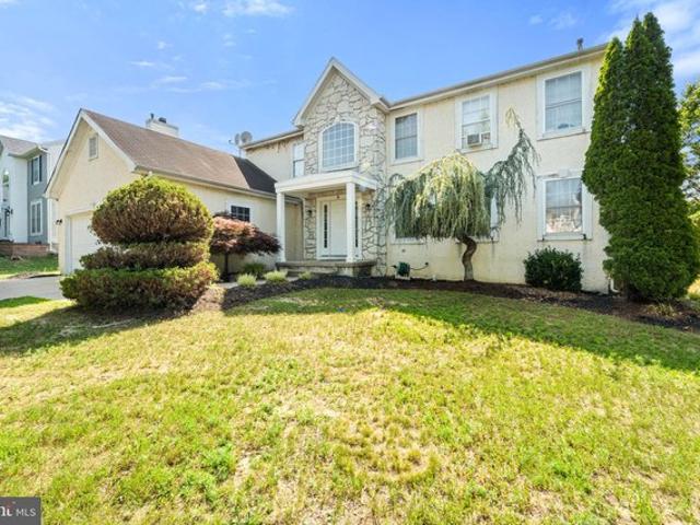 4 Flagstone Dr, Sicklerville, NJ 08081