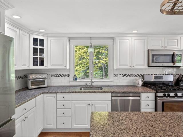 4 Forsythia Dr