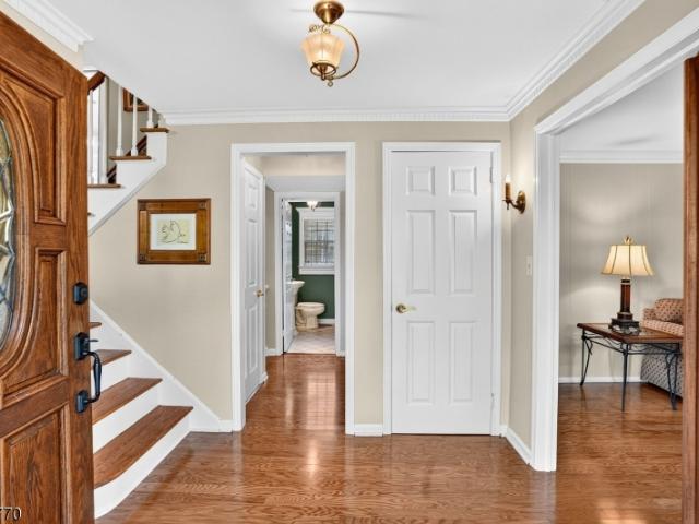 4 Fox Chase Ln