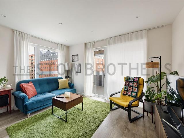 4 Frank Searle Passage, E17 6BL