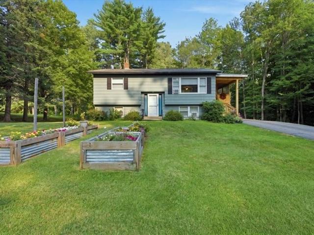 4 Frederick Ave, Paris, ME 04281