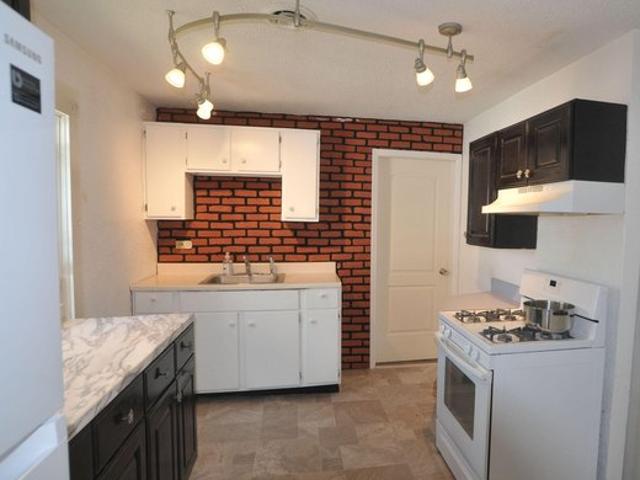 4 Fruit St, Gloversville, NY 12078