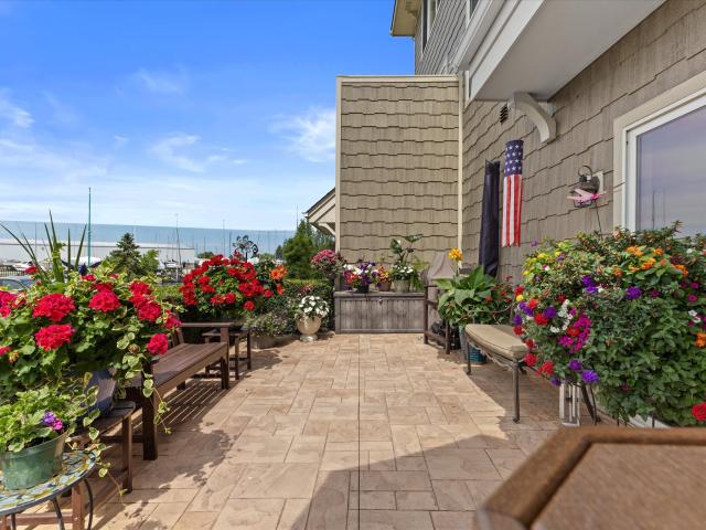 4 Gaslight Dr, Unit 111