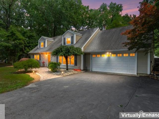 4 Garvey Dr, Monroe, NJ 08831
