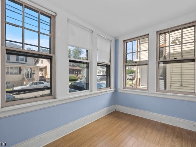 4 Gillies St