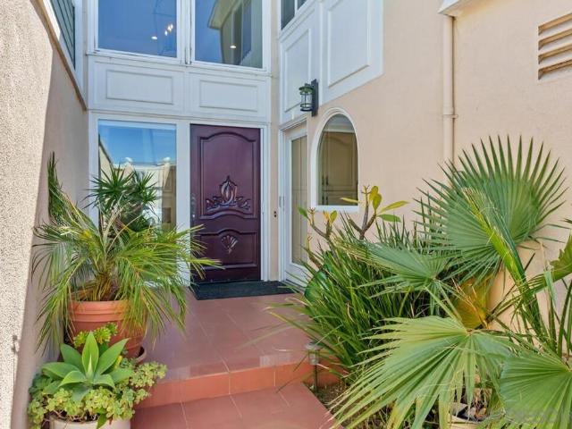 4 Gingertree Ln