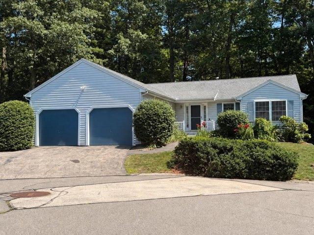 4 Glasgow Cir, Hudson, NH 03051