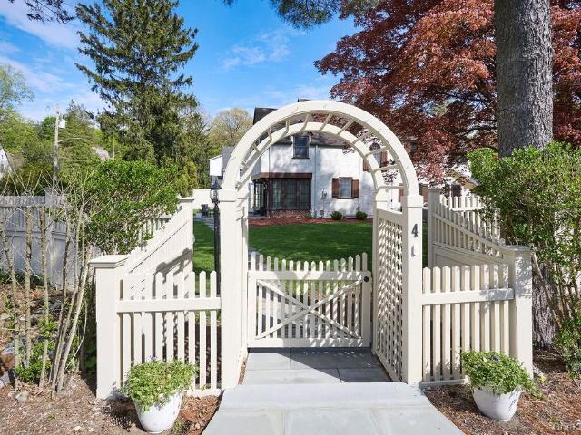4 Glenwolde Park