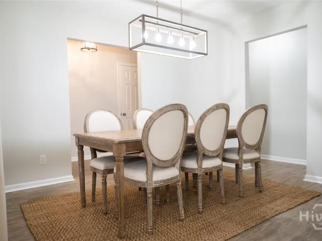4 Glen Oaks Court