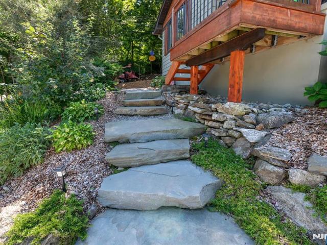 4 Glen Road