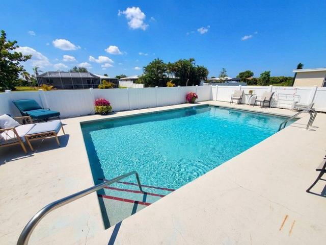 4 Golfview Ct, Rotonda West, FL 33947