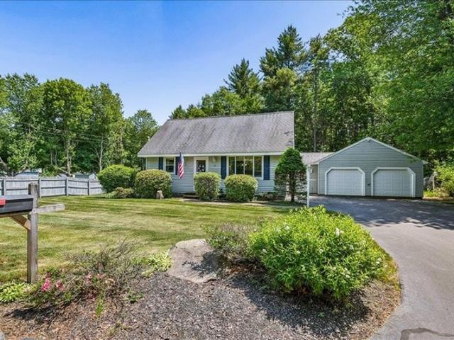 4 Gosselin Ave, Hooksett, NH 03106