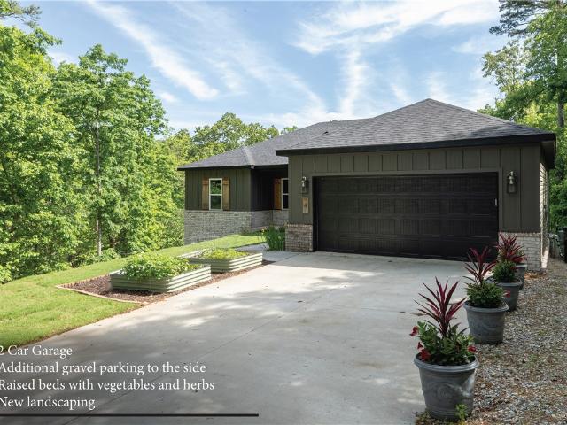 4 Goring Circle
