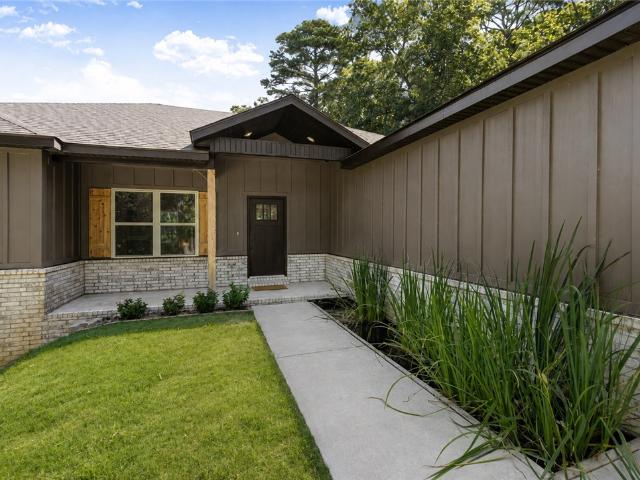 4 Goring Circle