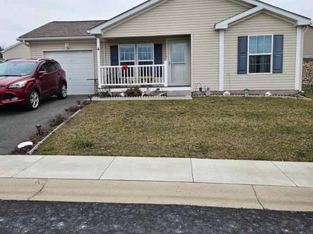 4 Gridley St, Douglassville, PA 19518