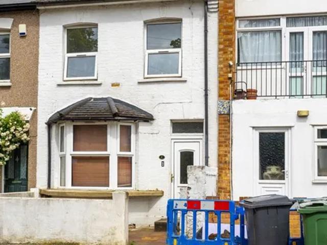 4 Grosvenor Rise East, London, E17 9LA, United Kingdom | 4 bed townhouse for rent #167779882 | Rentberry