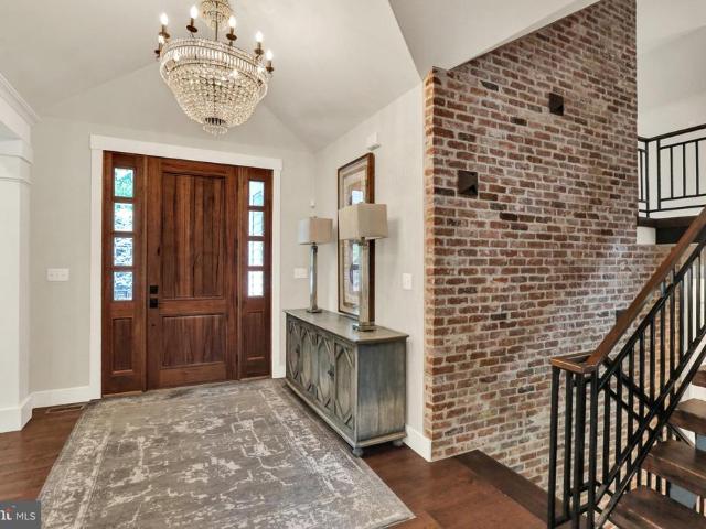 4 Hummingbird Road