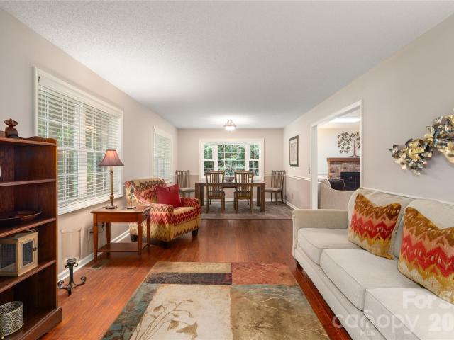 4 Hunters Lane