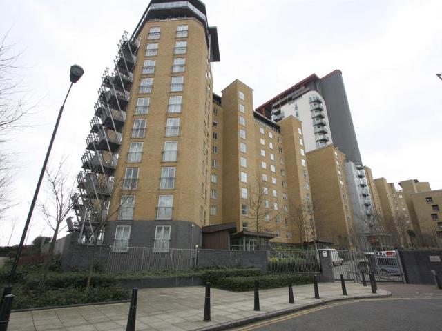 4 Hutchings Street, London E14 2 bed flat to rent £2,450 pcm £565 pw