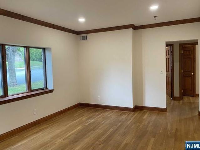 4 Hamilton Avenue # 1