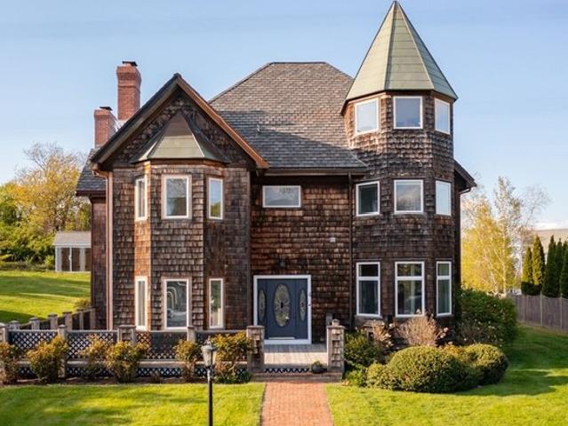 4 Harbor View Rd, Hull, MA 02045