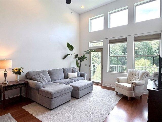 4 Harvest Dr Unit 323, North Andover, MA 01845