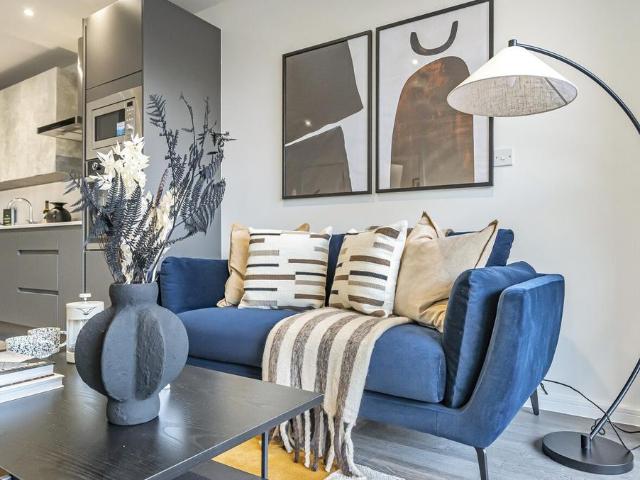 4 Headlam Avenue, Clapham SW4 1 bed apartment to rent £2,300 pcm £531 pw